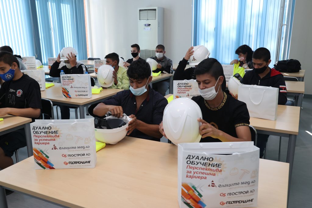 Geotechmin | Students enrolled in dual education programmes hone their skills in trial internship