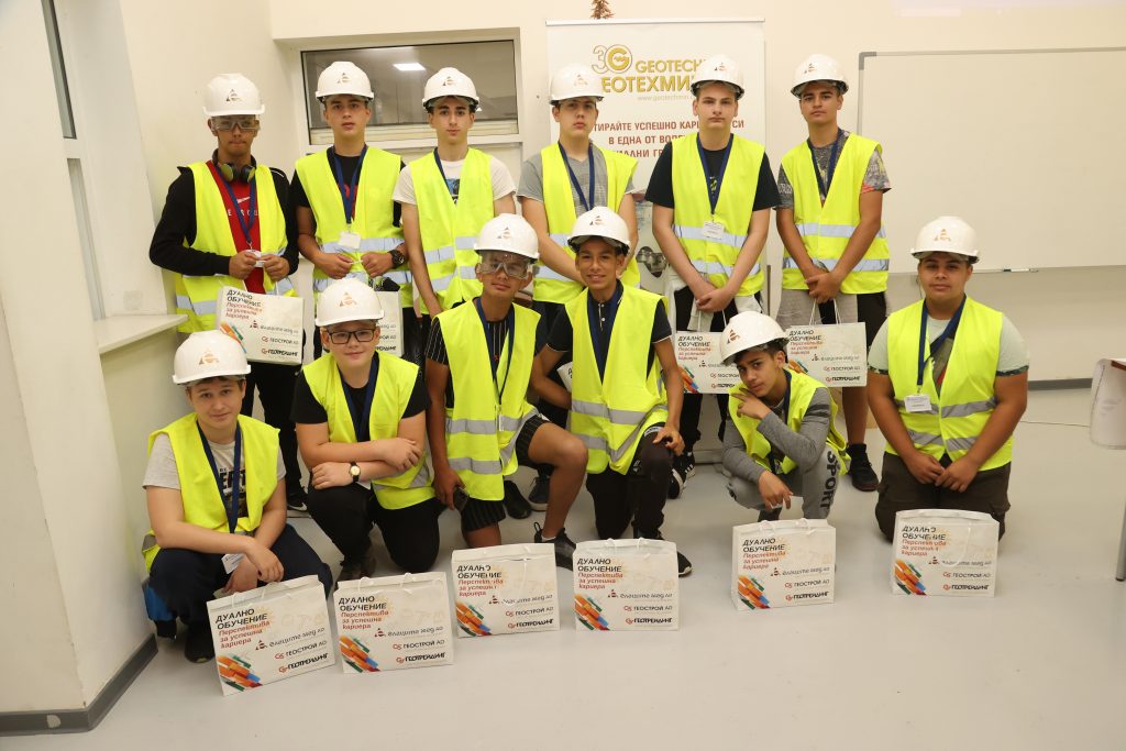 Geotechmin | Students enrolled in dual education programmes hone their skills in trial internship