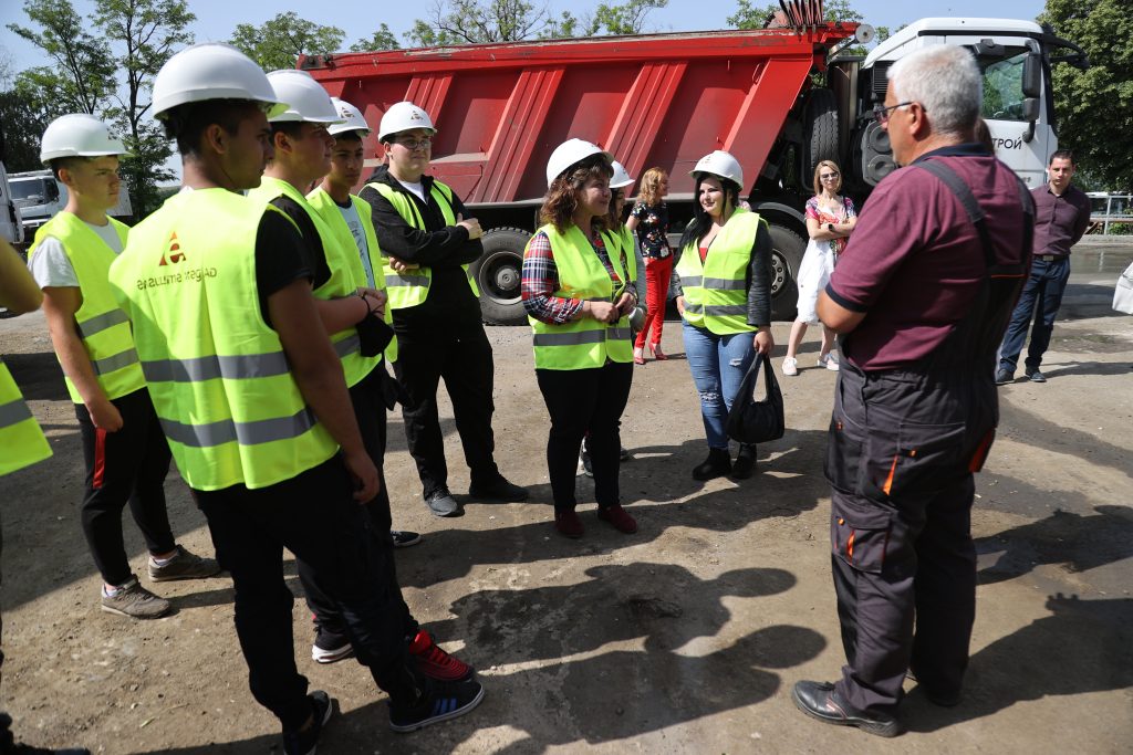 Geotechmin | Students enrolled in dual education programmes hone their skills in trial internship